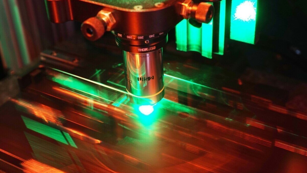 Researchers use liquid crystals to control polarization inside laser ...
