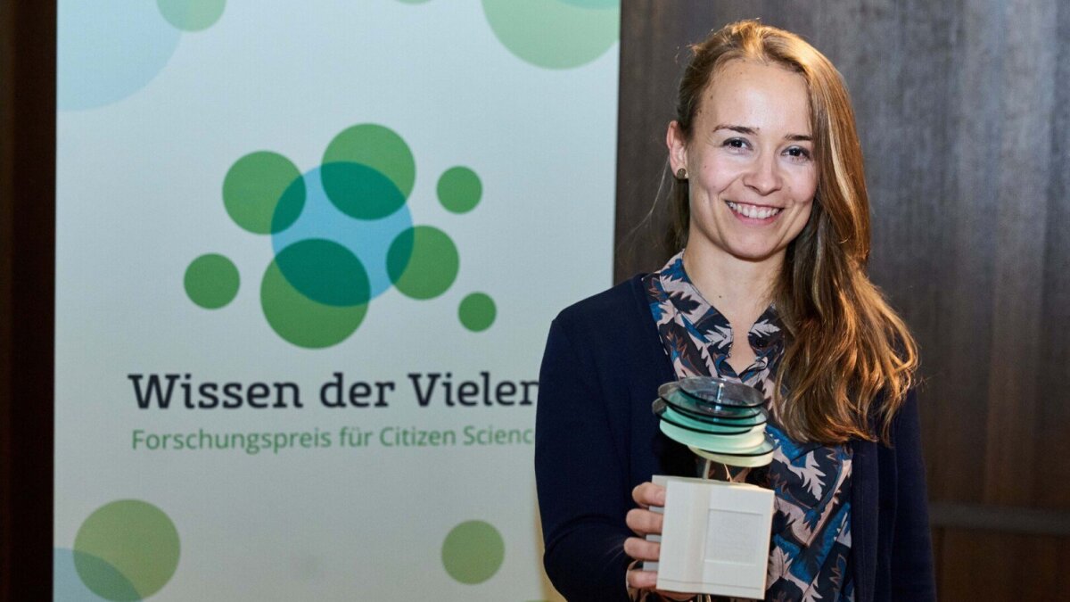 PhD student receives research award for the citizen science project FLOW