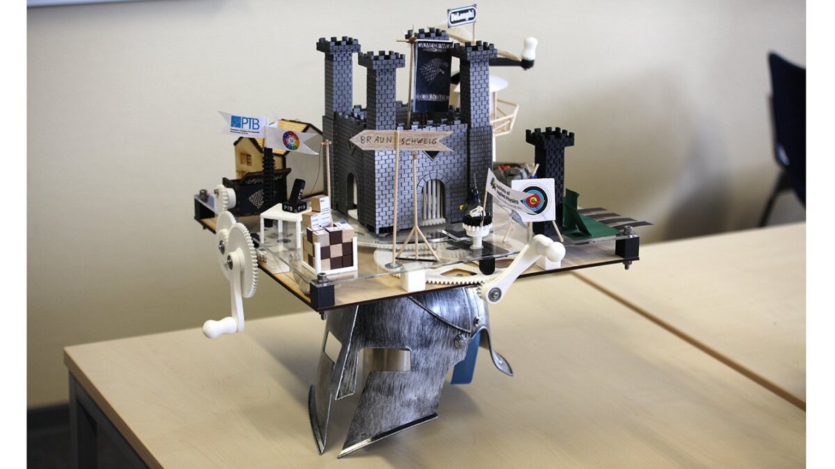 Doctoral hat by Thomas Siefke chosen as most beautiful hat!